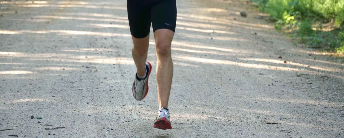 Does running on a slanted road cause injury? - Recover Athletics